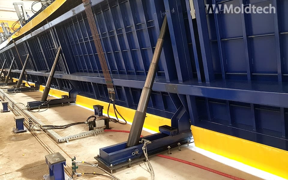 Tilting tables - Moldtechsl