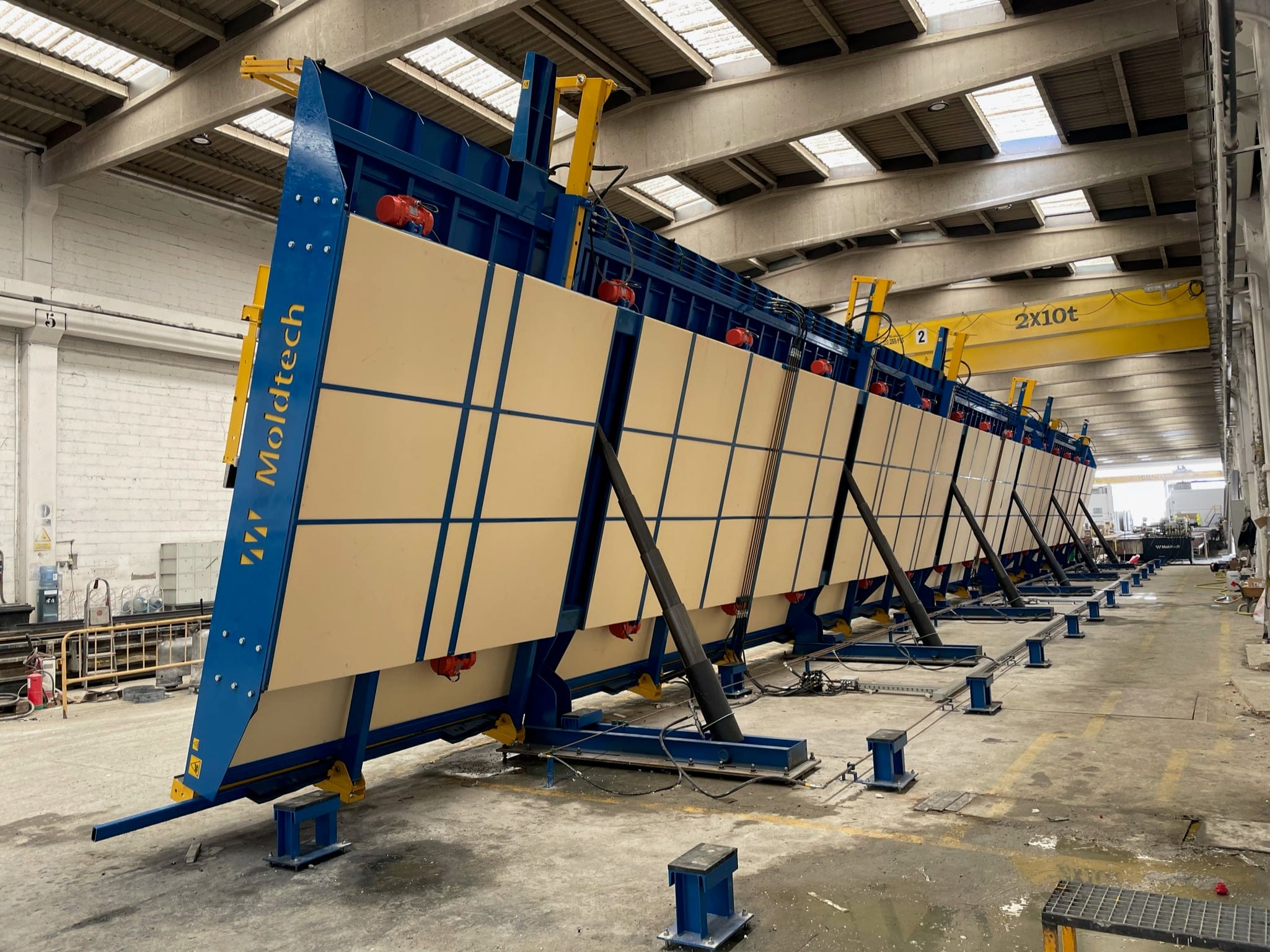 Tilting tables - Moldtechsl